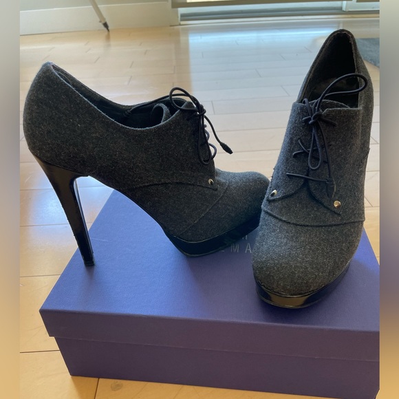 Stuart Weitzman | Shoes | Stuart Weitzman Gray Flannel Closed Toe ...